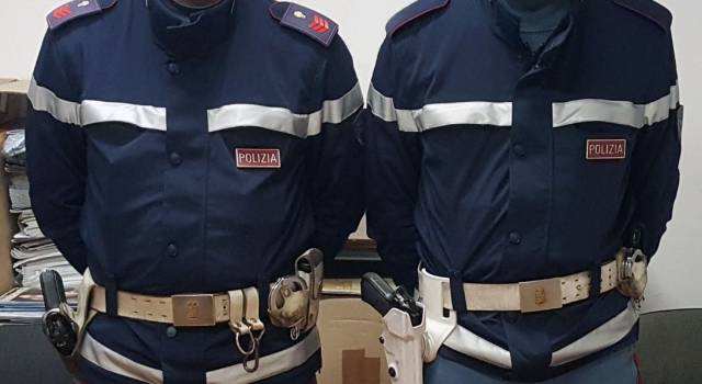 Spacciatore in panne sull’A12: la Polstrada lo soccorre e lo arresta ... Spacciatore in panne sull’A12: la Polstrada lo soccorre e lo arresta ...