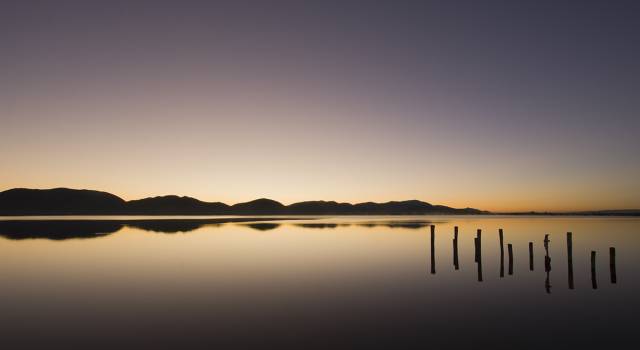 L'alba sul lago - LA FOTO DEL GIORNO Versiliatoday.it