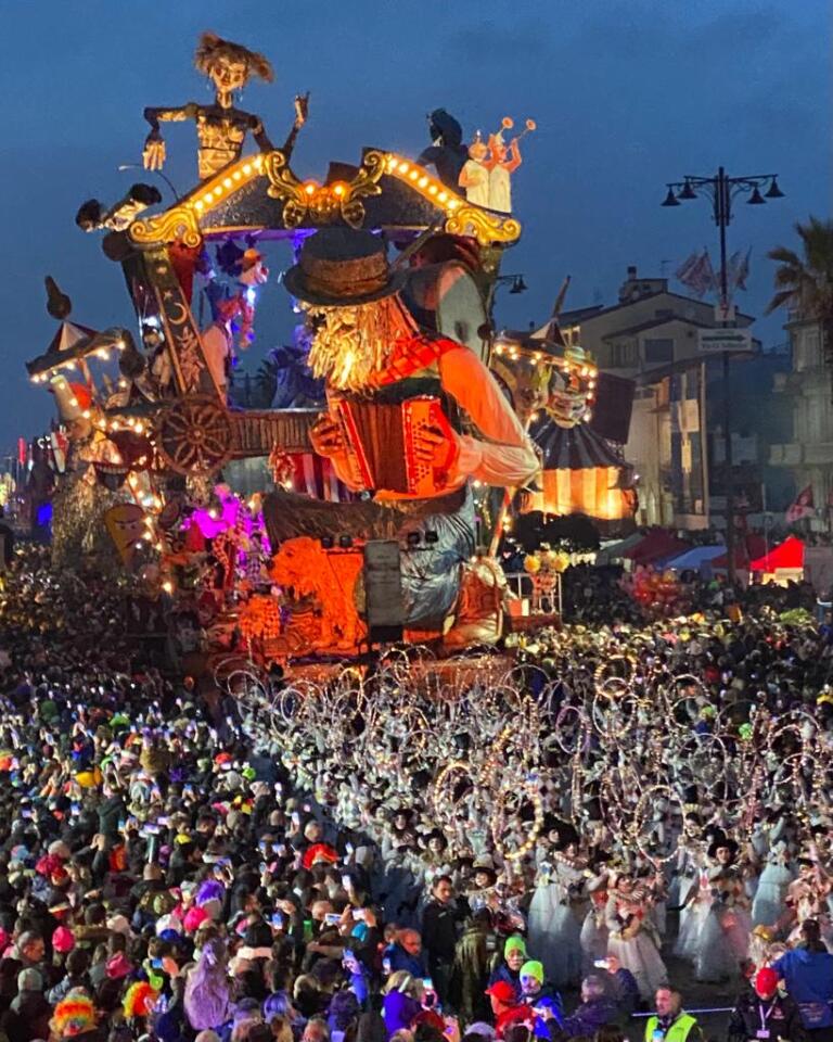 Allegrucci è il migliore. Una storia fantastica vince il Carnevale 2023. Cinquini e LeBigre ...